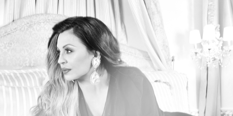 Elida Reyna Y Avante reveal release date and cover art for ‘Mi Época ...