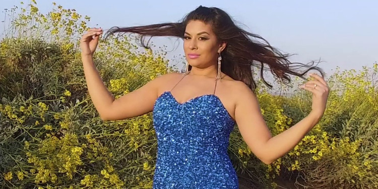 Magali Delarosa is ‘Bailando En Matamoros’ for latest music video ...