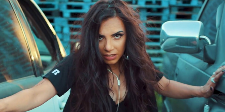 Savannah V becomes crazed woman in ‘Loca Peligrosa’ official music ...