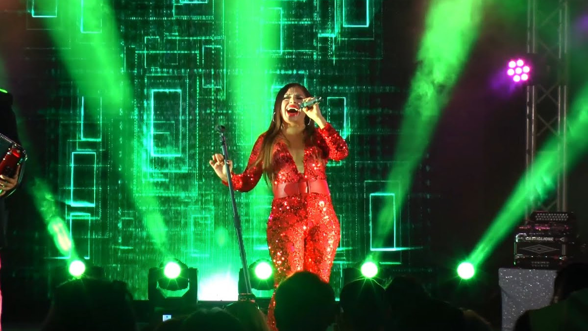 Elida Reyna medley video gives peek at upcoming live concert DVD ...