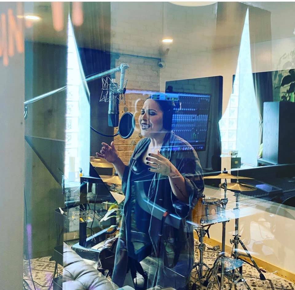 Jennifer Peña shares recording studio photo via Instagram – Tejano Nation