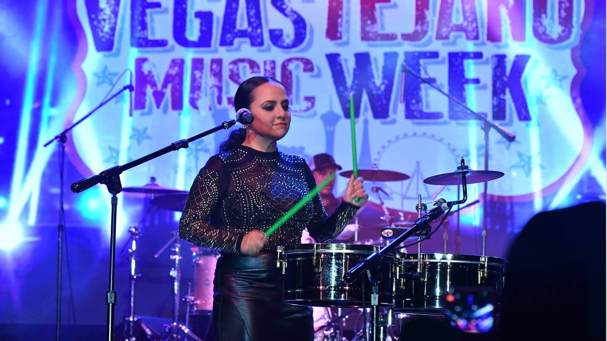 Shelly Lares offers fans free digital download of final Las Vegas ...