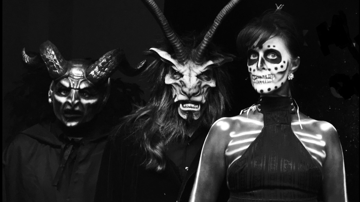 Queen of Haunts Names Top 13 TERRORific Haunted Attractions in the US ...