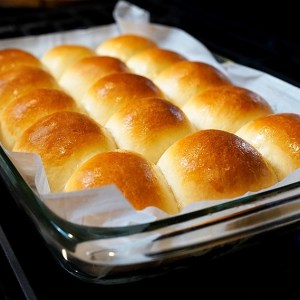 Cooking Con Claudia: The Best Dinner Rolls Recipe – Tejano Nation