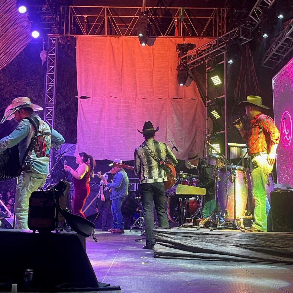 Destiny Navaira joined Grupo La Leyenda for Emilio tribute during Pa’l ...