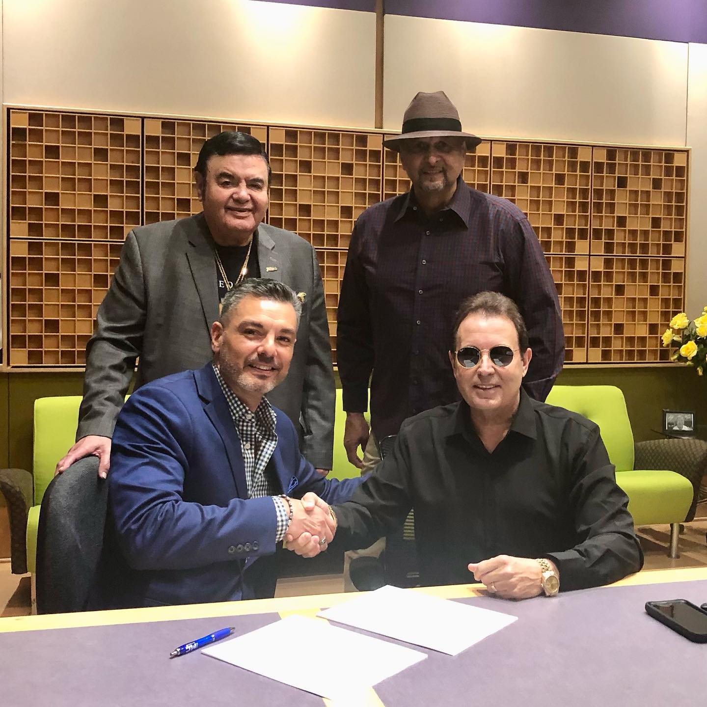 Gary Hobbs signs with Freddie Records – Tejano Nation