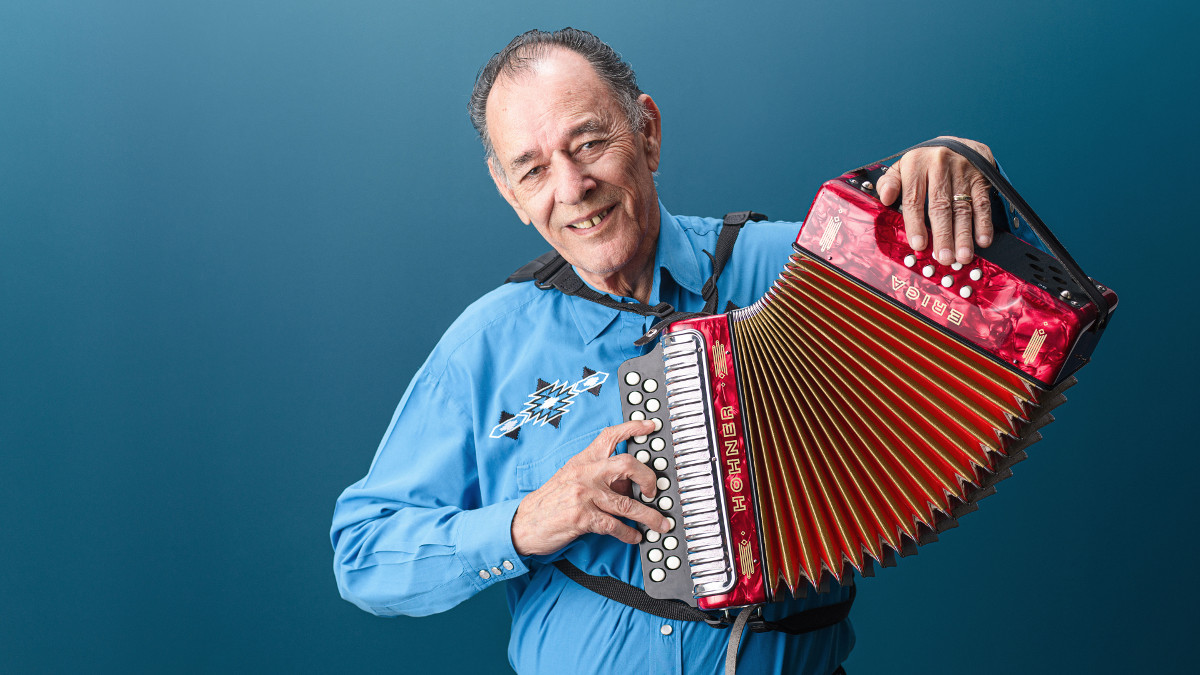 Santiago Jiménez Jr firma nuevo contrato discográfico con Hardcharger ...