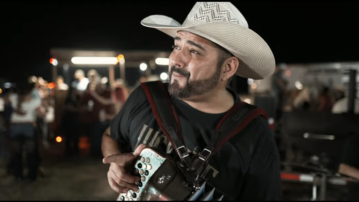 Lucky Joe premieres official music video for his interpretation of ‘Mi ...