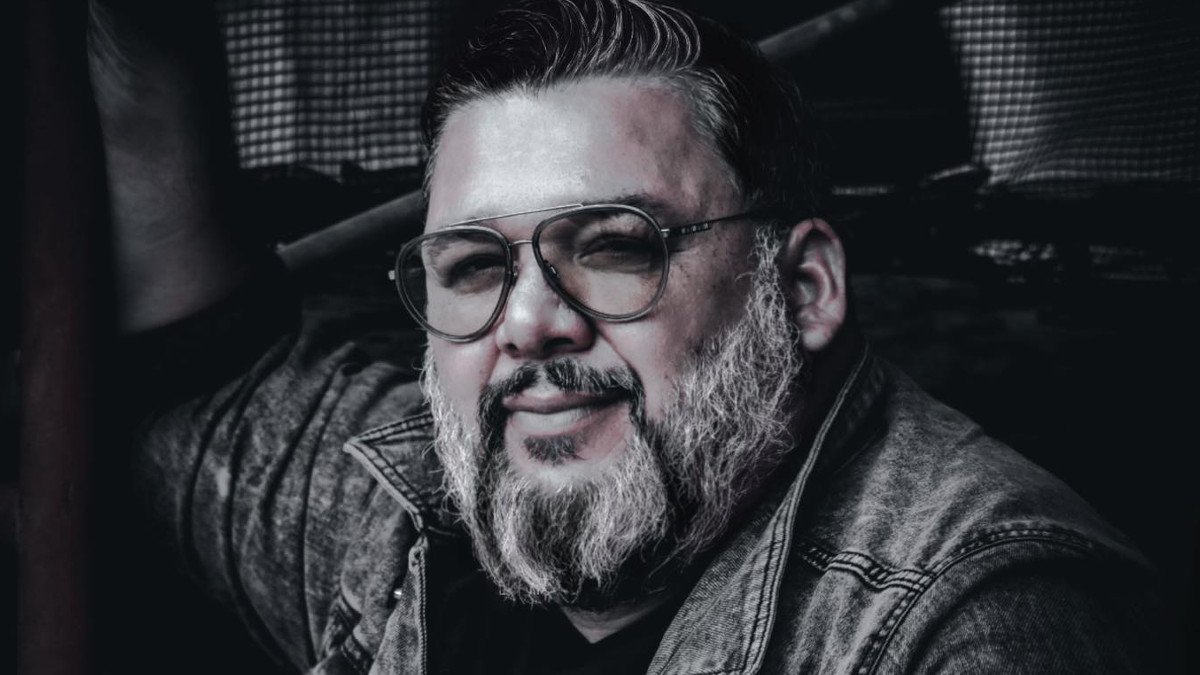 Javier Vidal discusses new Grupo Vidal EP ‘Siente El Amor’ + cumbia version of Garth Brooks hit ...