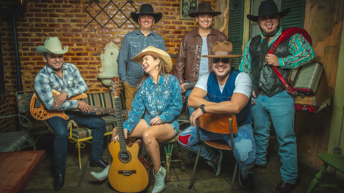 Laura Denisse Y Los Brillantes’ ‘Mexico Americano’ Cover Earns More ...