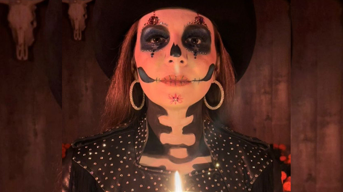 Laura Denisse Y Los Brillantes Pay Tribute To Dia De Los Muertos In ...