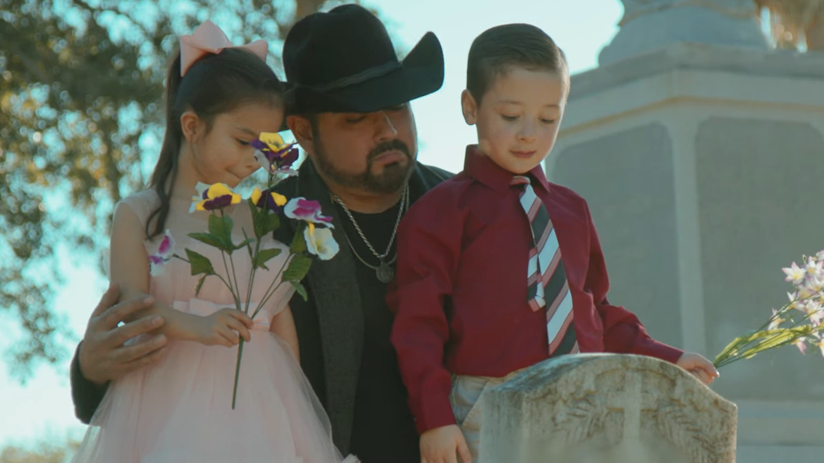 Lucky Joe Premieres Music Video for ‘Tumba Falsa’ – Tejano Nation