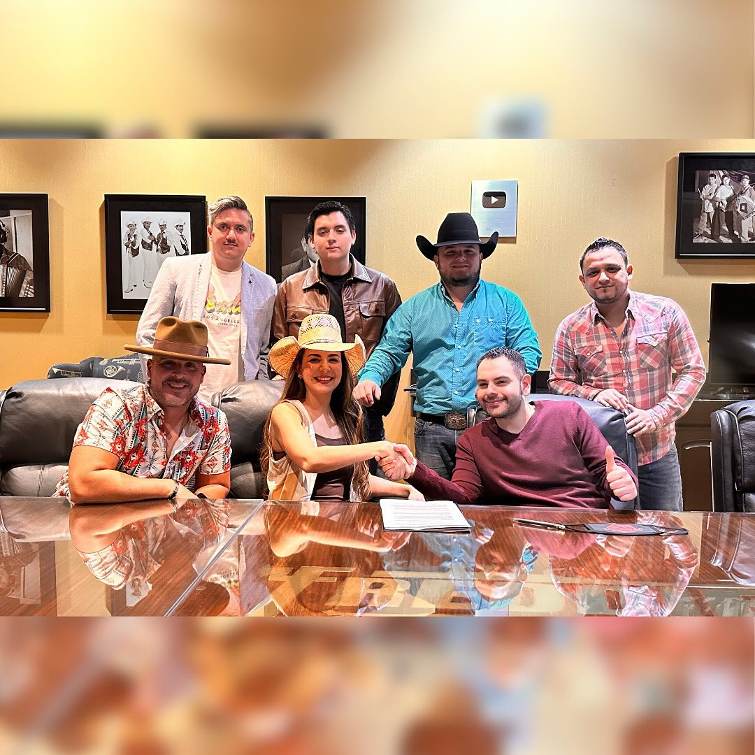 Laura Denisse y Los Brillantes Sign with Freddie Records – Tejano Nation