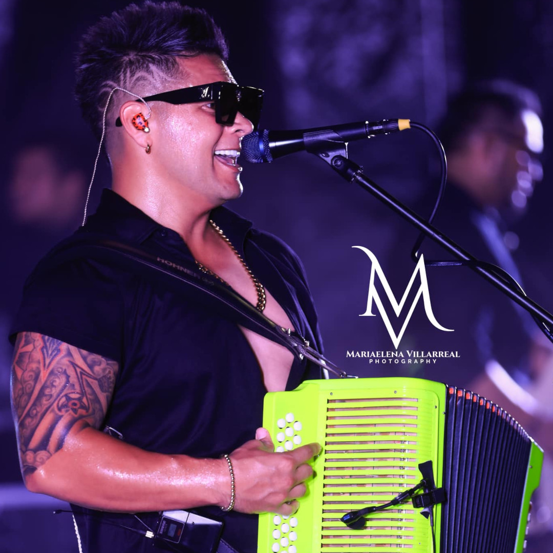 AJ Castillo Drops New Cumbia ‘DM’ – Tejano Nation