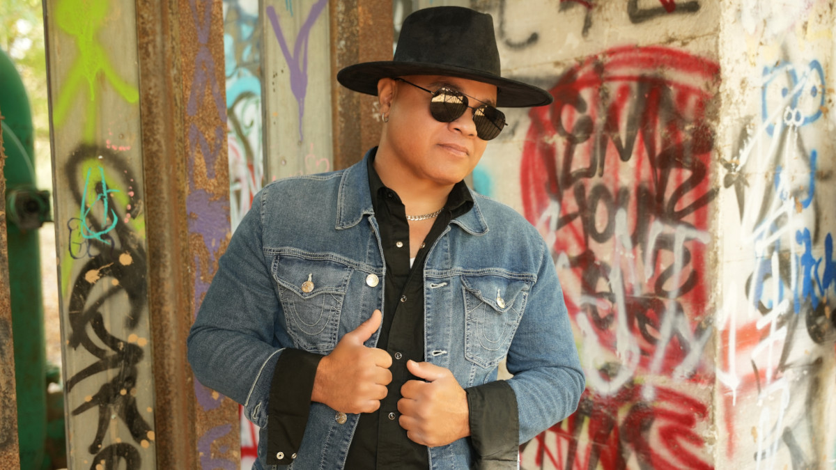 Ricardo Castillon Y La Diferenzia Drop Trailer for Comeback Album in ...