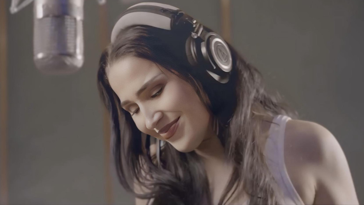 Jennifer Peña Joins Forces with Los Inquietos del Vallenato for ‘Nunca ...