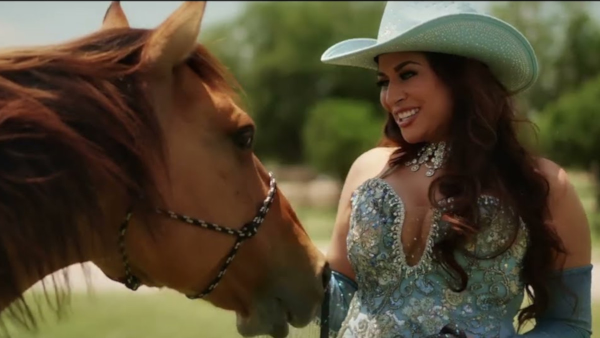 Magali Delarosa Unveils ‘Cuando Te Enamoras’ Music Video – Tejano Nation
