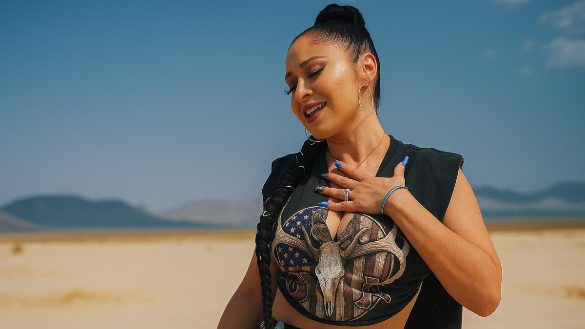 Amanda Solis Premieres Heartfelt Music Video for ‘Mi Sombra’ – Tejano Nation