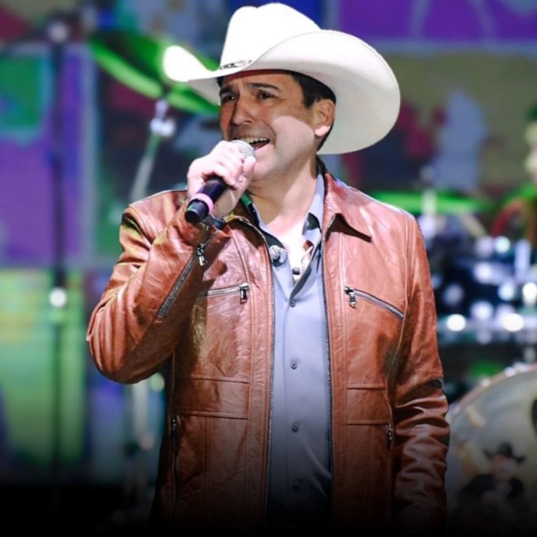 Bobby Pulido Receives Over 2,000 Quinceañera Invitations After ...