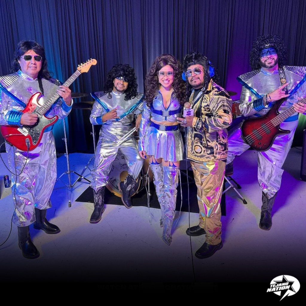 Amanda Solis Premieres Retro-Inspired ‘Cumbia!’ Music Video – Tejano Nation